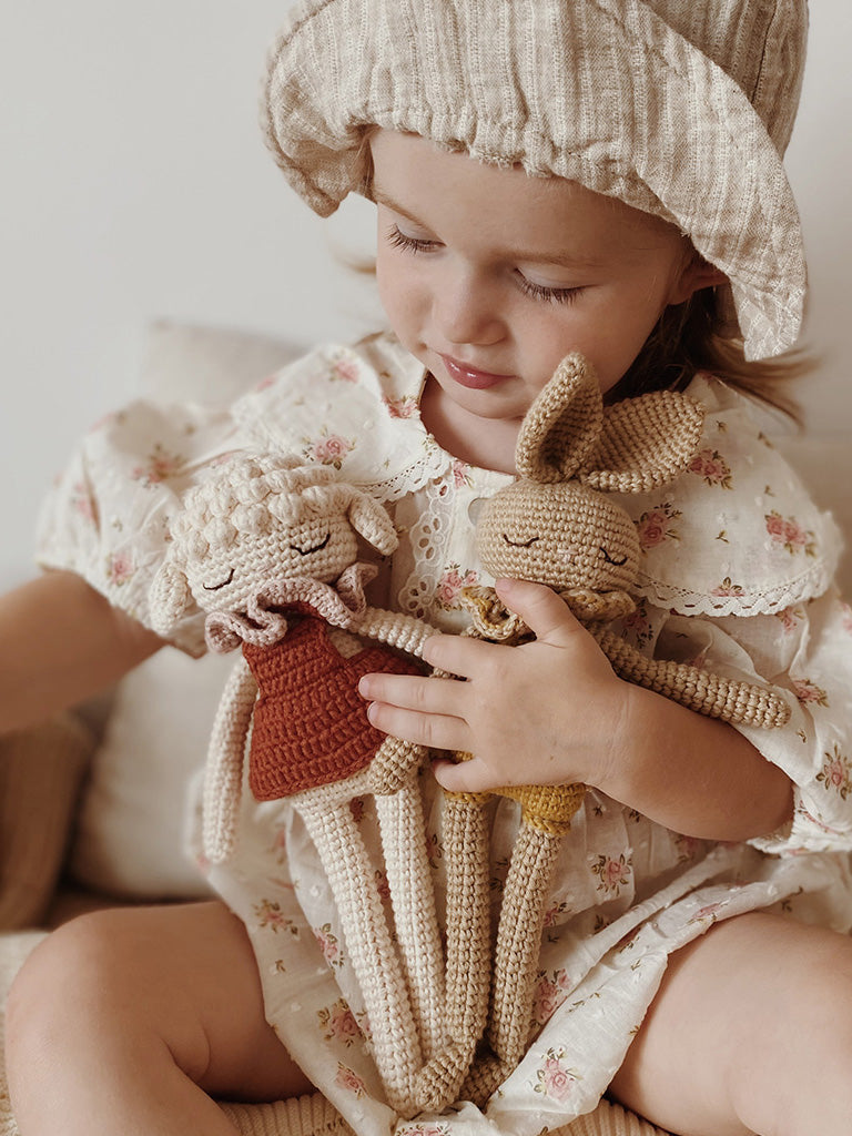 Kiwi Bianca Bunny – Luna & Curious