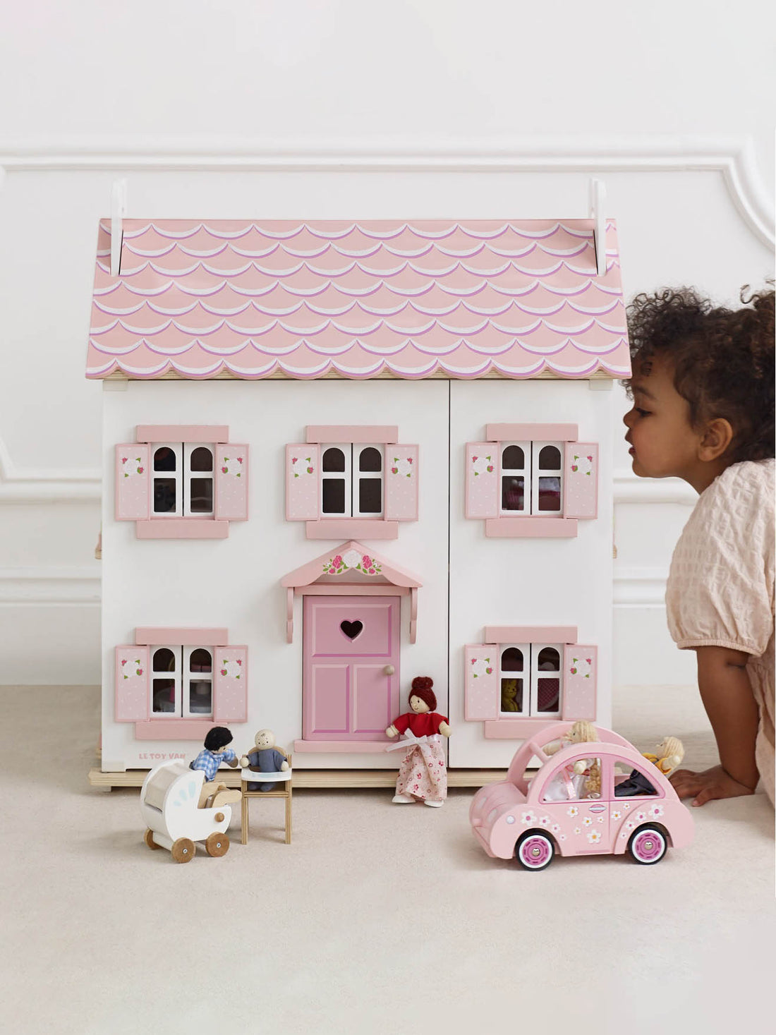Sophie's Wooden Dolls House – Luna & Curious